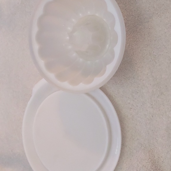 Tupperware | Kitchen | Vintage Tupperware Jellyo Mold With Different ...